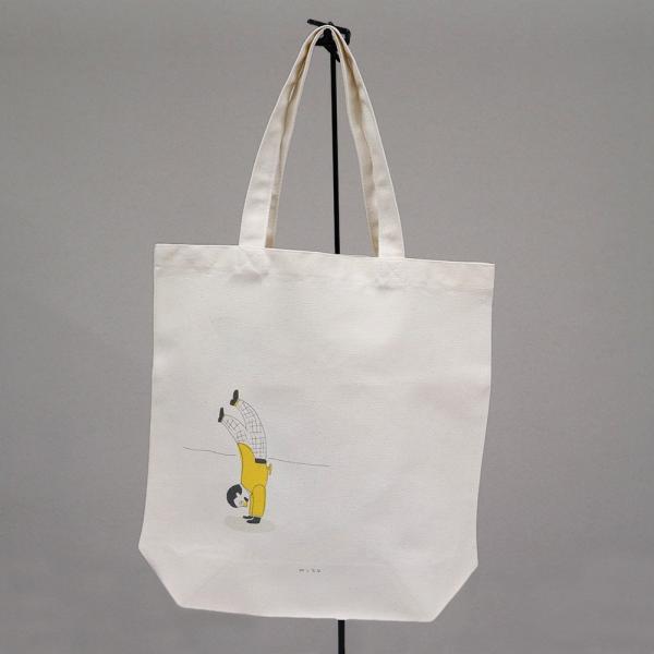 銀座 蔦屋書店限定安西水丸さんの初の俳句本『水丸さんのゴーシチゴ』の刊行を記念したフェア開催にあわせて制作されたオリジナルトートバッグ。ラインナップは「檸檬」「チケット」「handstand」の3種類です。どのイラストも安西水丸さんらしい抜...