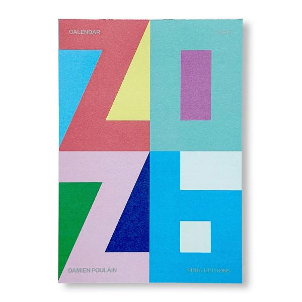 フランス人グラフィックデザイナーでありアートディレクター、ダミアン・プーレイン（Damien Poulain）による2026年版カレンダー。本作は、作者が手がけた365点のオリジナルペインティング作品を、A5サイズの用紙に実寸で印刷して製本...