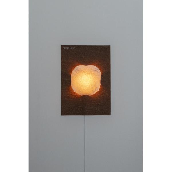 POSTER LIGHT は、福井県鯖江市の印刷会社 サカエマークが、生活を豊かにする印刷物のあり方を追及し生まれたプロダクト。印刷技術を生かし、一般的な照明器具よりも表現やバリエーションの自由度が高く、さまざまな可能性を秘めた「印刷会社だ...