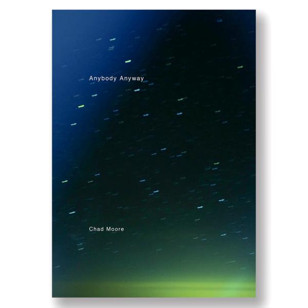 ライアン・マッギンレーの下でアシスタントを務めた後独立し、現在はニューヨークを拠点として活動する写真家チャド・ムーアの写真集。「Anybody Anywayは、私のcovid 前と後の世界の探求である。旅行、パーティーでの人ごみ、人との触れ...