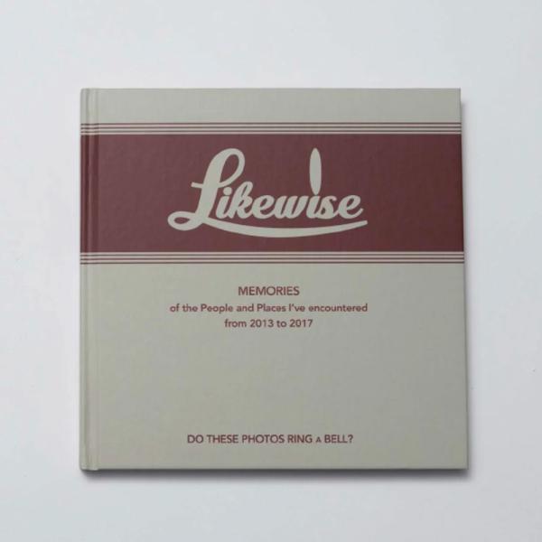 「Likewise」は、2013〜17年にかけて彼が世界で出会った友人たちやその場所を撮影した写真を、時系列に並べて構成しています。まとめられた写真は、「How are you?」という挨拶に対する友人たちの反応から生まれたものです。これら...