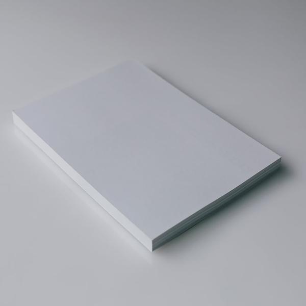 日本のモデル／写真家 服部恭平の写真集「2019-2020」。新型コロナ自粛期間中に自身が納得できる撮影ができない中、過去に撮影した写真を見返すと、それらがいつもより輝いてかけがえのないものに見えたと作家は語ります。本書では、COVID-1...