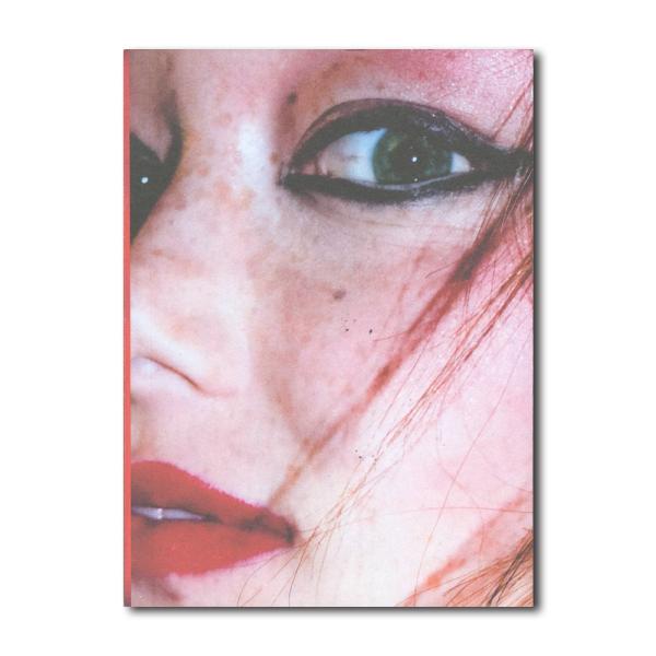 【発売日：2025年07月01日】『THANK YOU BYE』は、この5年間で私が経験してきたことを書き留めたいという想いから生まれました。まるで覆いが外されたかのような印象を与えるかもしれませんが、これはあくまで私自身の個人的な記録です...