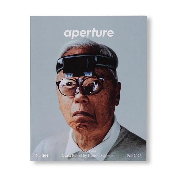 1952年に「写真の進化のための相互理解を深める場」として設立された非営利機関「Aperture」によって創刊された、ニューヨークを拠点とする写真雑誌『Aperture Magazine』の第264号。本号は「STOP TIME」をテーマに...