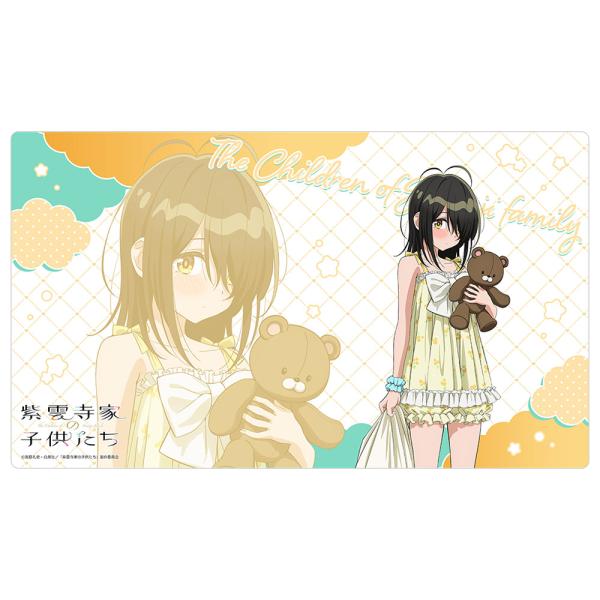 【発売日：2026年06月20日】カードゲームなどにご利用いただけるラバーマット(プレイマット)です。表面がポリエステル、裏面がラバー素材(黒色)となっております。デスクマットやマウスパッドとしてもご利用いただけます。商品詳細サイズ 横約6...