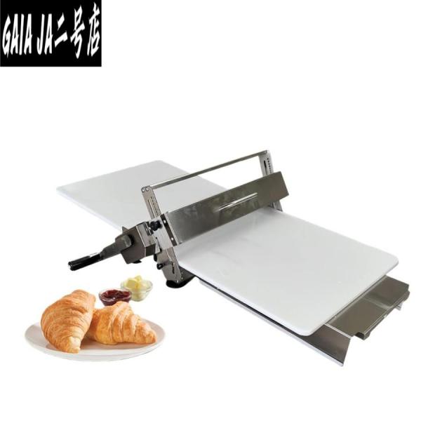 省スペース折りたたみ設計：当社の折りたたみ式生地こね機は、コンパクトな折りたたみ設計で、キャビネットや狭いスペースに簡単に収納できます。一体型のキャリーハンドルで持ち運びも楽々。どんなキッチンにも抜群の利便性を提供します。手動式で省エネ、滑...