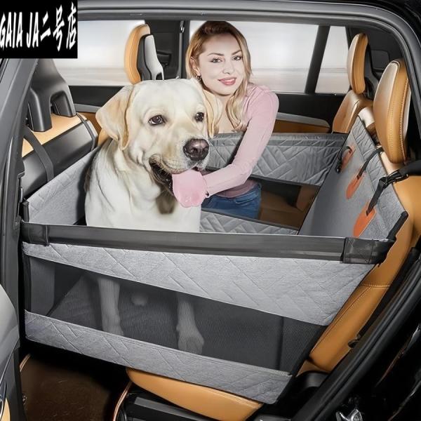 愛犬を快適に守る車用ペットシートカバー このペット用車載シートカバーは、後部座席の1人分スペースにぴったり収まるシングルタイプ。ドライブ中の愛犬の安全と快適性を両立し、抜け毛・泥汚れ・水滴から車のシートをしっかり保護します。日常のお出かけや...