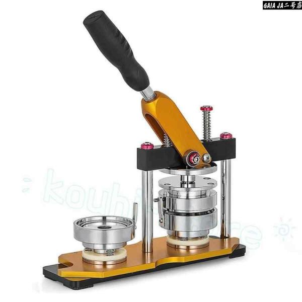 【商品情報】サイズ：38 x 28x10cm 、重さ：4kg、カラフル：ゴールド 、ハンドルの長さ：30cm、ダイサイズ：5.8cm、ボタン数量：100pcs 。 パッケージリスト： 1 x缶バッジマシーン本体、1x金型ダイ、100 xバッ...