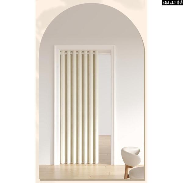 突っ張り棒を付属しておりませんハトメ式のため、突っ張り棒に引っかかると生地を全体に伸ばすことができないので、設置場所幅の1.5-2倍ぐらいをお勧めします。 【遮光率（約）80％】 80％の光をすけない遮光生地を使って、日光を遮断のともにプラ...