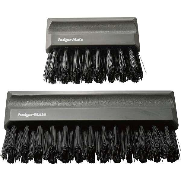 ■商品説明一段上の質感をまとうグレーハンドルが登場!スラントカットが威力を発揮?毛足マイルドとハードの2Wayでブラッシングを使い分け!毛足の強度で差が出る球審用ブラシ ハイパー!と塁審用ブラシ ハイパー!のチーム2点セット■素材PP■カラ...