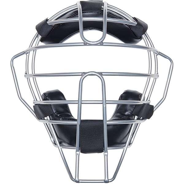 カーボンスチール軽量タイプ！肌にやさしいフィット型プレミアムモデル球審用マスク。口元の圧迫感を解消し、発生音がよく通る新形状アゴパッド「楽Ｃｈｉｎパッド」を標準装備。本製品は「一般社団法人 製品安全協会」のＳＧ検査に合格したマスクです。素材...