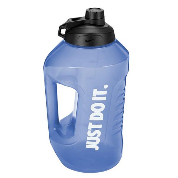 一体化されたハンドル部分が簡単な持ち運びを提供。ツイストキャップにより簡単な開閉。クリップ部分をリストランヤードをアタッチし持ち運びが可能。3,785ml。素材ポリプロピレン・ポリエチレン・ポリウレタン・シリコンWEB上でご購入いただけた場...