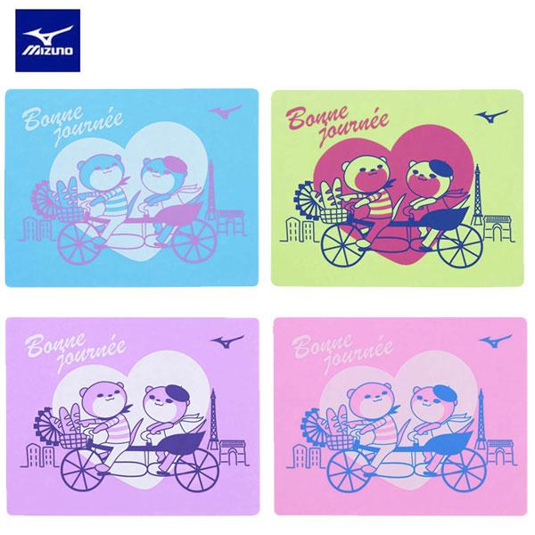 2024年秋冬シーズン限定デザインです。かわうそくんデザイン。今日は自転車デートサイズ 約34cm×44cmカラー 19：サックス43：F.イエロー68：ラベンダー84：蛍光ピンク素材 本体：PVAスポンジ中芯：ポリエステル原産国 日本製■...