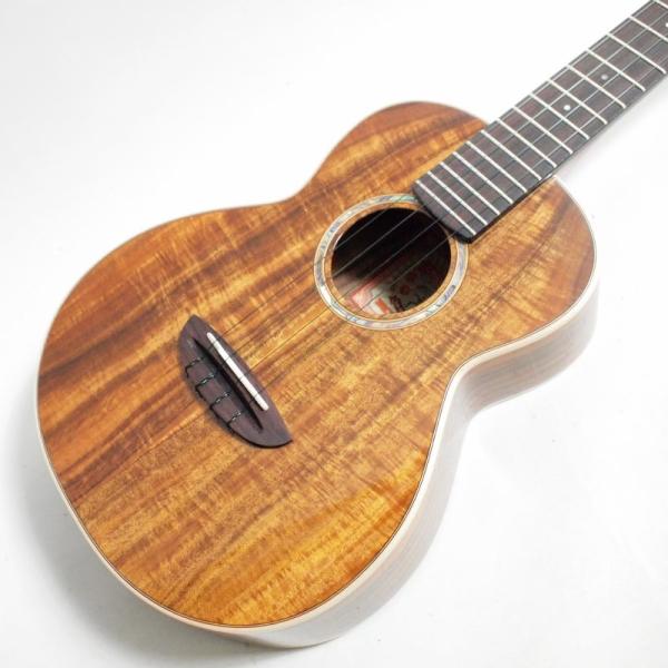 aNueNueでは、自然乾燥させた木材を使用し、何年も寝かせてから製品化しています。