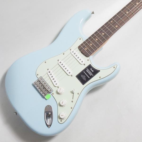Player Plus Stratocaster&amp;#174;は、クラシックなフェンダーデザインにプレイヤーを意識した実用的な機能とエキサイティングな新フィニッシュを融合させ、優れた演奏体験と紛れもないスタイリングを提供します。