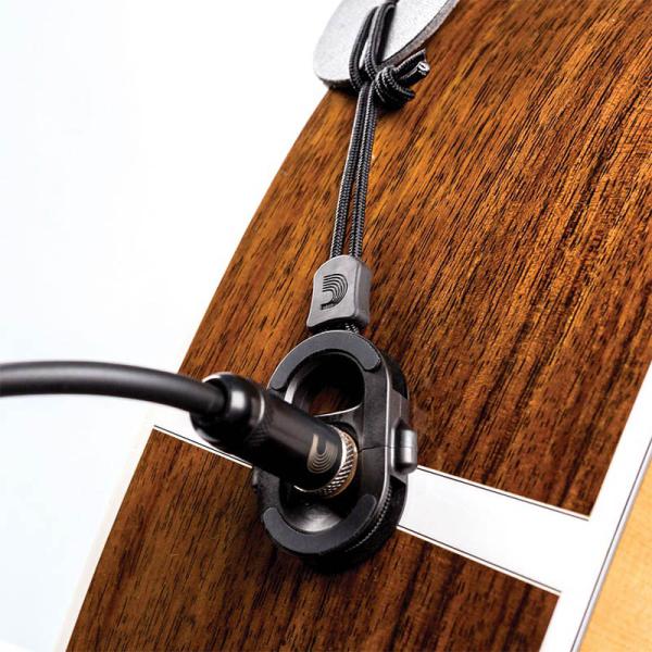 D?Addario Cinch Fit Acoustic Jack Lockはエンドピンジャックを採用したギターにすばやく簡単に ストラップを装着できるアイテムです。エンドピンジャックを採用したギターに通常のストラップは 取り付けづらく、ス...