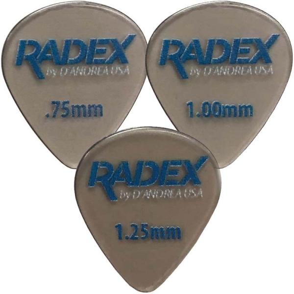 独自のポリフェニルスルホン素材をダンドレアの研磨技術により丁寧に仕上げられたピック。3シェイプ、3ゲージをラインナップしています。<br />(6枚入りパッケージ)