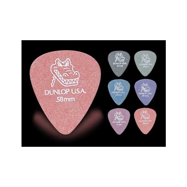 グリップ部の艶消し仕上により高い演奏性と力強いピッキングを可能にします。