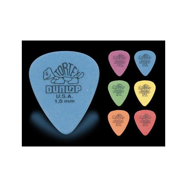 厚みをお選びください★定番ピック、ダンロップ/TORTEX シリーズです。カメのマークでおなじみのこのピックは、世界中のミュージシャンに愛用されています。削れにくく、摩擦が最小限に抑えられるためピッキングノイズが非常に少なくなっています。