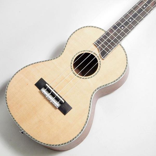 PEARL シリーズは、2013年に生産を開始したMAHALO インドネ シア自社工場から初のトップ単板モデルです。