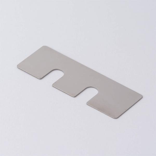 オリジナルフロイドローズトレモロシステムのロッキングナット用ナットシム（スペーサー）です。