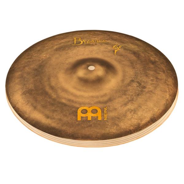 yzance Vintageシリーズは伝統的なB20ブロンズ合金製で、革新的なデザインとこれまでにない個性的なサウンドが特徴です。 真に個性的なサウンドで、音楽性を最大限に表現したいと切望するドラマーたちをターゲットに製作されました。 非常...