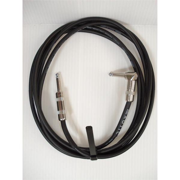 スコット・ヘンダーソン推薦のシールドがこれ！！ Mogami #2524 とSwitchcraft の組み合わせです。