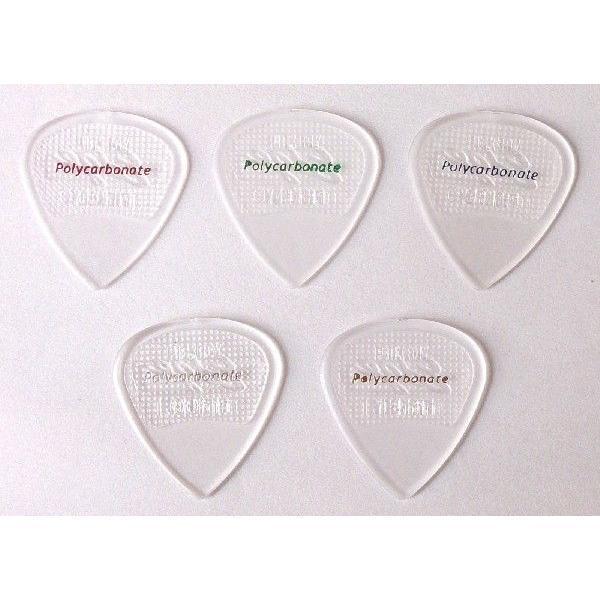 機動隊の盾や、飛行機の機体等にも使用されている材質で軽く、丈夫なのが特徴です。意外としなやかさがあり、弦からの反発も良く、歯切れの良いサウンドが得られます。形状：ティアドロップ(小さめ) 材質：ポリカーボネイト厚さ：0.6mm,0.75mm...