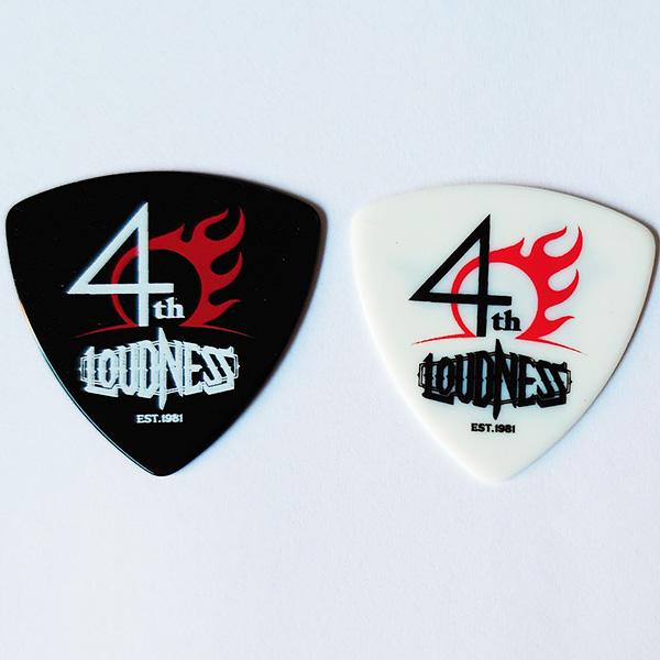 LOUDNESS (ラウドネス) のベーシスト・山下昌良のシグネチュア・ピックに、LOUDNESS結成40周年を記念したモデルがラインナップされました。40周年記念ロゴがレイアウトされたデザインで、形状はトライアングル、厚さは1.0mmのセ...