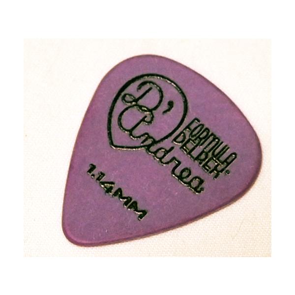 ダンドレアは1922年からピックと楽器用アクセサリーを製造するアメリカのブランドです。Formula Delrexは耐久性の高いデルリン素材のピック。 表面には指にフィットするマット仕上げが施されています。写真のピックを6枚セットでお送り致...