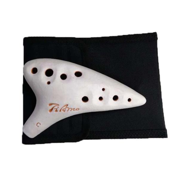 ティアーモオカリナ アルトC T-NACWH　ホワイトTi　Amo　オカリーナは一つ一つ手工芸的技法で作られ、土の温かさを持ち、そのユニークなフォルムから美しい旋律が生まれるよう正確ななピッチで調律されています。 本体：約15.5cm×9....