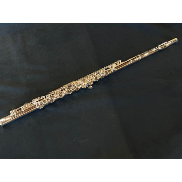 【キィシステム / タイプ】カバードキィ / C管　オフセット【材質】リップ：銀製 (Ag925 スターリングシルバー)頭部管：銀製 (Ag925 スターリングシルバー)管体：銀製 (Ag925 スターリングシルバー)キイ：白銅製仕上げ：銀...