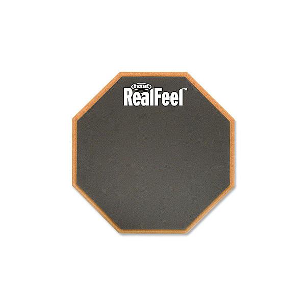 RealFeel練習パッドは、磨耗に強いダークグレー・ファブリック仕上げのラバーパッドで、最もポピュラーな練習パッドです。※商品写真はイメージになります。実際の商品と印字されている文字等が異なる場合がございます。※スタンド取り付け用のポスト...