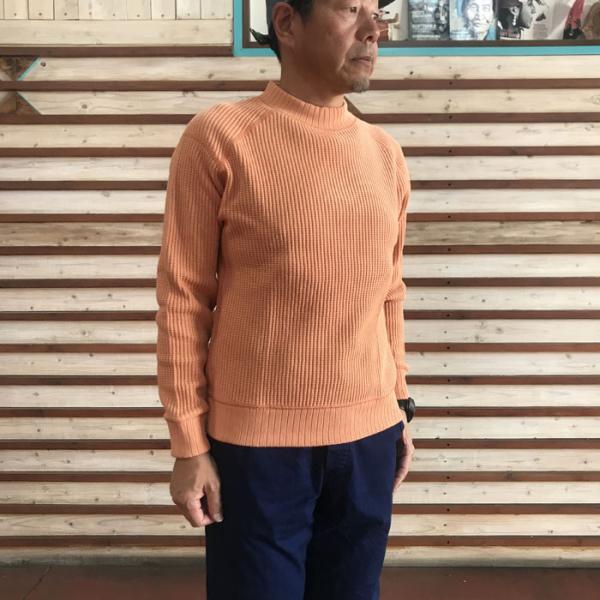 Jackmanジャックマンの定番で活躍のワッフルミッドネックカットソー。よくある目の詰まったワッフル生地ではなく、ふんわりと編まれた生地はまるでニットのような柔らかさ。 薄すぎず厚すぎずの丁度良い生地感で、スウェットのようにラフに着ていただ...