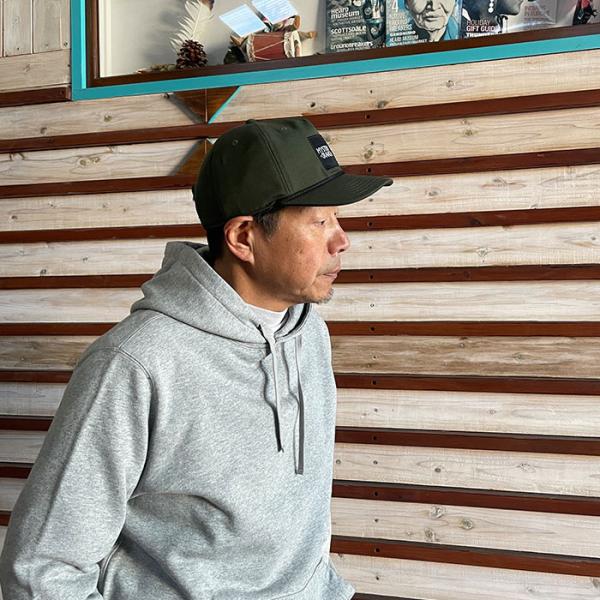 MYSTERY RANCHミステリーランチ ポリエステル生地で、フロントには正方形のブランドロゴとロープがアクセントのクラシカルなキャップです。キャップの前立部分補強のための芯材である前立メッシュが施されています。アジャスターでよりサイズの...