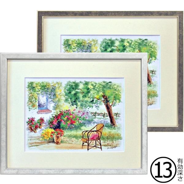 金属のような石のような、特徴的なカラーリングの額縁。フレーム内側と外側に入ったアクセントラインもポイントです。ホワイト色には銀のラインが、ブラック色には金のラインが入ります。メリハリの利いた額装で、証書などを飾っても良いでしょう。一般額(デ...