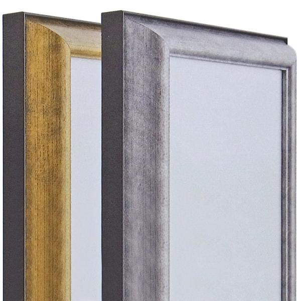 渋い色合いと、側面の黒が作品を引き締める。存在感充分の高級感あふれる仮縁です。ウッドゴールド、ウッドシルバーの2色からお選びください。仮縁は展示会などに向く枠だけの組立式の額縁です。表面カバーなどは付属しません。厚みのあるキャンバスやパネル...