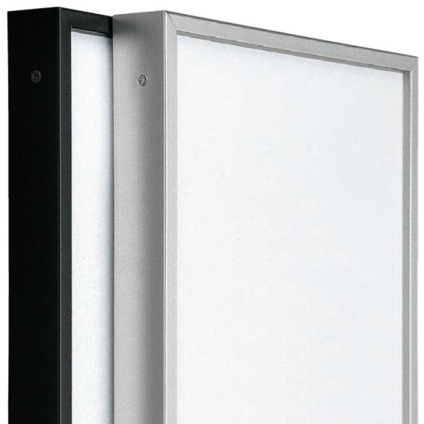 飽きの来ない、細くてモダンな縁の出展用額縁です。キャンバス・パネルに、直接ネジで取り付けます。ブラックのフレームには頭が黒に塗られたネジが、シルバーのフレームには銀色のネジが付属します。フレームの深さは30ミリになります。キャンバスやパネル...