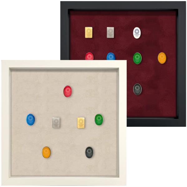 シンプル設計のピンズ専用額。大サイズもあるのでいくらでも飾れます。スウェード調のマットが付属しますので、ピンズを刺して固定してください。ほぼ額縁内寸法いっぱいにピンバッジをレイアウトできます。お手持ちのピンバッジを並べてみて、額縁の大きさを...