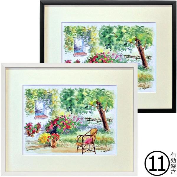 細身でシンプルな平角、白と黒の2色でご用意する一般額。木製のフレームに、木目の見えない塗装を施しました。色味のない白と黒、モノトーンの色合いです。普遍的なデザインで、シーンを問わずに活躍します。