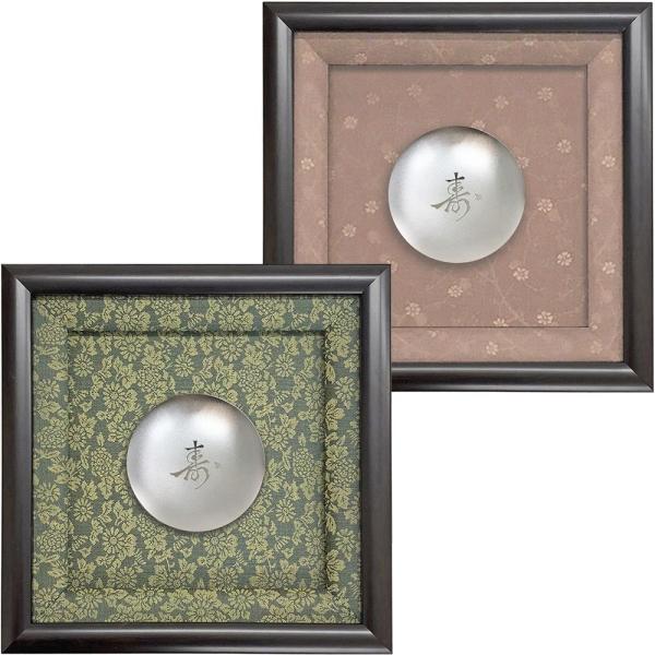 百歳記念の銀杯のみを飾る専用額です。雲形付きで奥行きのある、手の込んだ和額タイプの高級額縁。銀杯の台座部分をはめ込みつつ、両面テープで固定します。銀杯の大きさが合わないと使用できないのでご注意ください。表面カバーには、UVカット強化型のアク...