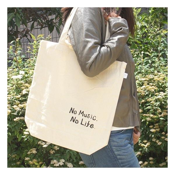 持ち手は小さめの取っ手と、ショルダーの2WAYハンドル。エコマーク認定商品です。