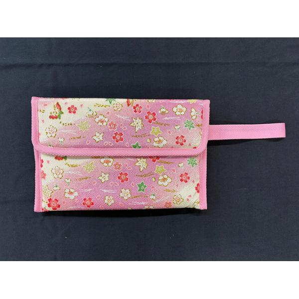 メーカー:株式会社エルプランニング生産国:日本製カラー:ピンクサイズ:150×230材質・素材:中綿(ポリエステル)レーヨン お持ちのオカリーナ収納用バッグに。添付品に湿度吸収性シート「モイスレガート」 モイスレガートとは、楽器ケース内の湿...