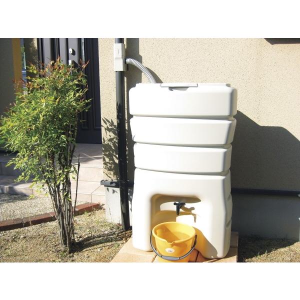 有効容量：100L（ジョウロ 8Lタイプ 約12回分）材質（タンク本体）： 高密度ポリエチレン大きさ：600(W)×360(D)×990(H)mm付属品：縦どい継ぎ手（丸どい用、角どい用のアダプター）、転倒防止金具○建物の雨どいにつないで屋...