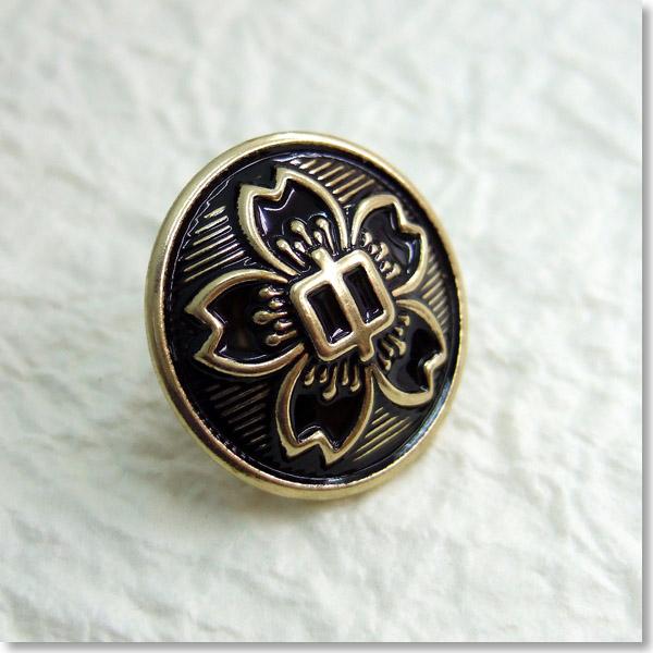 標準型学生服の中学校用ボタンです。＊高品質な日本製です。大＝胸ボタン 直径21ミリ/小＝袖ボタン 直径15ミリ＊ボタン5個セットの販売です。一着分に胸用は５個、袖用は4個必要です。＊私立学校・高校など学校専用ボタンは当店では販売しておりませ...