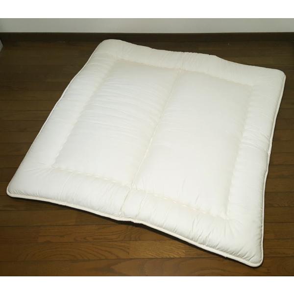 【サイズ】　120×120cm【生地】　　綿100％（無漂白生地使用） 【中綿】　　ポリエステル100％(固綿使用)2.5kg【カラー】　生成り【日本製】　ご家庭でのお洗濯はできません※商品画像の色と現物商品の色は多少違いがありますのでご了...