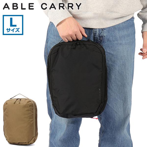 多めの荷物もスッキリ収納コーデュラリップストップナイロンを採用した軽量かつ高耐久のトラベルポーチ。カラー展開：Black(73657)、Tan(73662)エイブルキャリー トラベルポーチ ABLE CARRY バッグインバッグ メンズ レ...