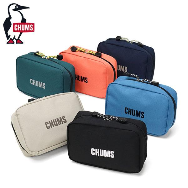 小物をすっきりまとめる優秀ガジェットポーチ環境に優しい100％リサイクル素材「RENU (レニュー)」を採用したガジェットポーチ。サイドが底部分まで大きく開く仕様で、中身が一目で把握できるのが魅力です。カラー展開：Black(K001)、C...