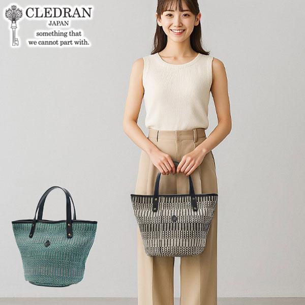 出かけたくなる可愛さ大人の上品トートバッグさりげない小花柄が大人の可愛さを引き立てる綿麻素材のトートバッグです。上品でナチュラルな風合いと、通気性・耐久性に優れた素材感が魅力。ペットボトルやポーチ、手帳など必要なものが収まるサイズ感で普段使...