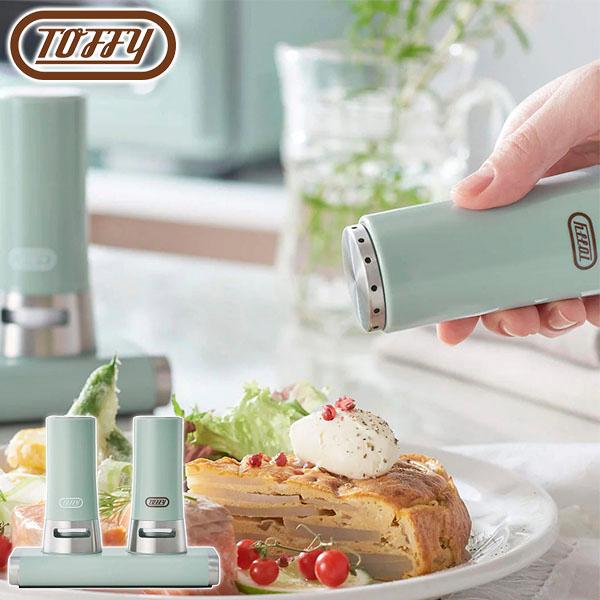 コンパクトで機能的！便利なシェイカーコンパクトなサイズ感が使いやすいソルト&amp;ペッパーシェイカー。台座から持ち上げると調味料の出口穴が飛び出す機能的なデザインで、ほこりや湿気を防ぎます！マグネット式の台座で倒れにくく、調味料がこぼれに...